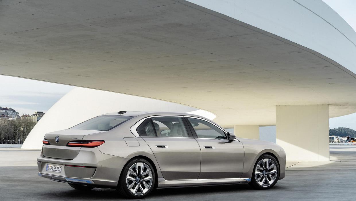 BMW i7: the EV saloon that sweeps us into the future - CarsIreland.ie
