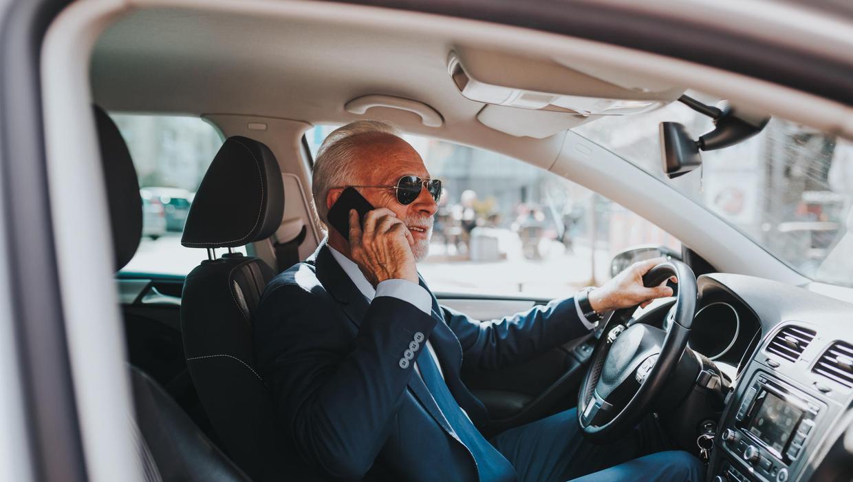 Mobile phone use while driving is top motorist pet peeve, new survey ...