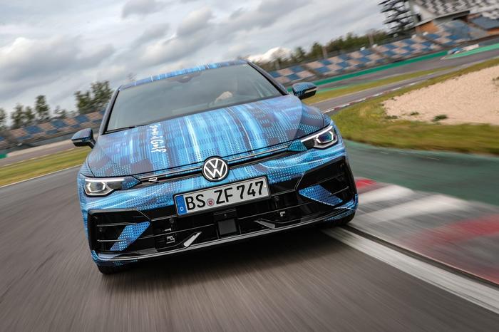 2024 Volkswagen Golf R Review | Carzone